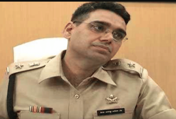 इस शख्स के ऊपर लिखी गई है किताब, 12वीं में फेल होने के बाद भी बने Ips ...