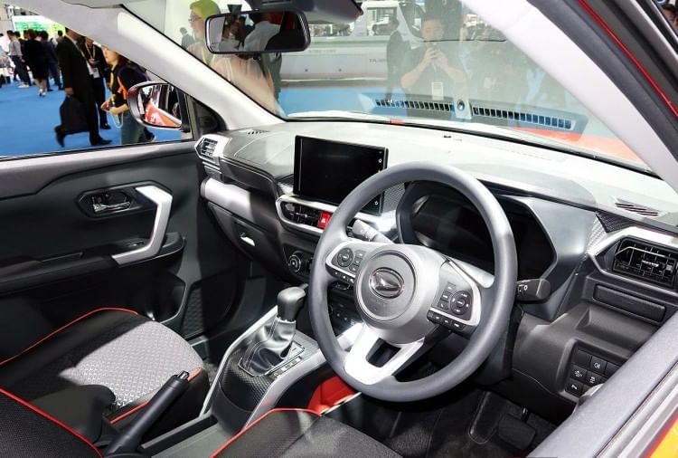 Toyota की छोटी Suv मंगलवार को होगी लॉन्च, इंजन, कीमत और माइलेज का हुआ ...