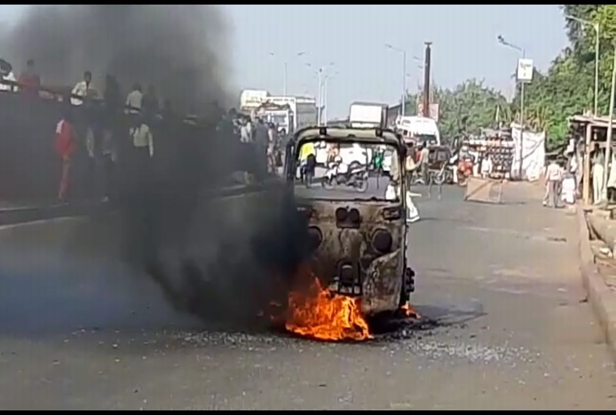 Autorickshaw Explodes In Karnataka, Police Begins Probe - Amar Ujala ...
