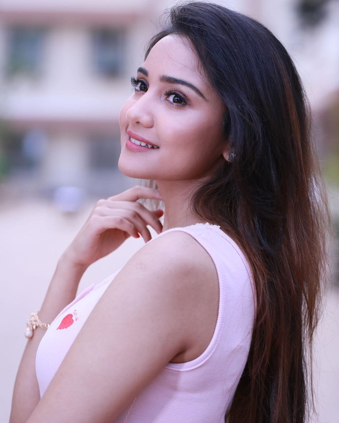 Popular Tv Actress Ashi Singh Lives Simple Life As She Is Daughter Of ...