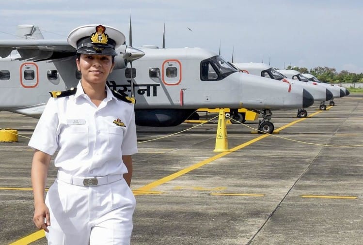 Indian Navy Sub Lieutenant Shivangi Became First Naval Women Pilot Of ...