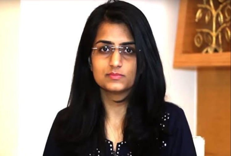 इन रणनीतियों से बिना कोचिंग बन गईं Ias अधिकारी, बुखार में भी दी परीक्षा ...