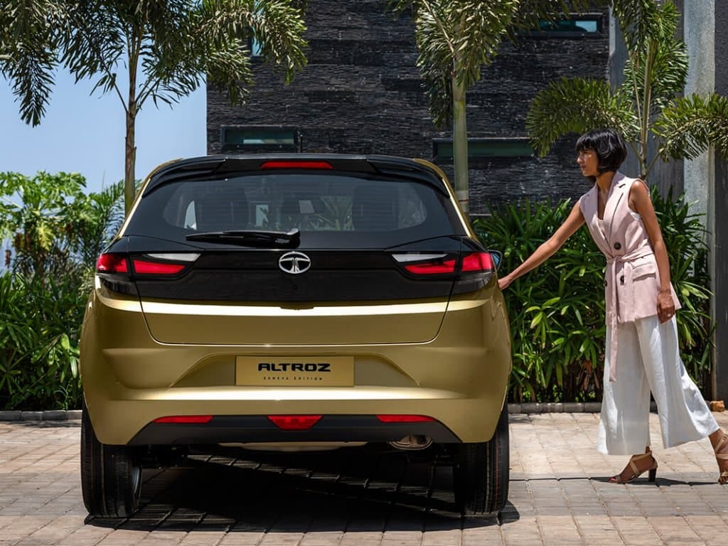 5.53 लाख रुपये की Tata Altroz के बेस मॉडल में हैं ये फीचर, Baleno, I20 ...