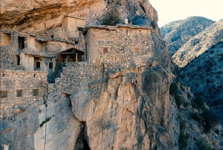 Al Sogara A Hidden Village Carved Into Mountain In Oman - Amar Ujala ...