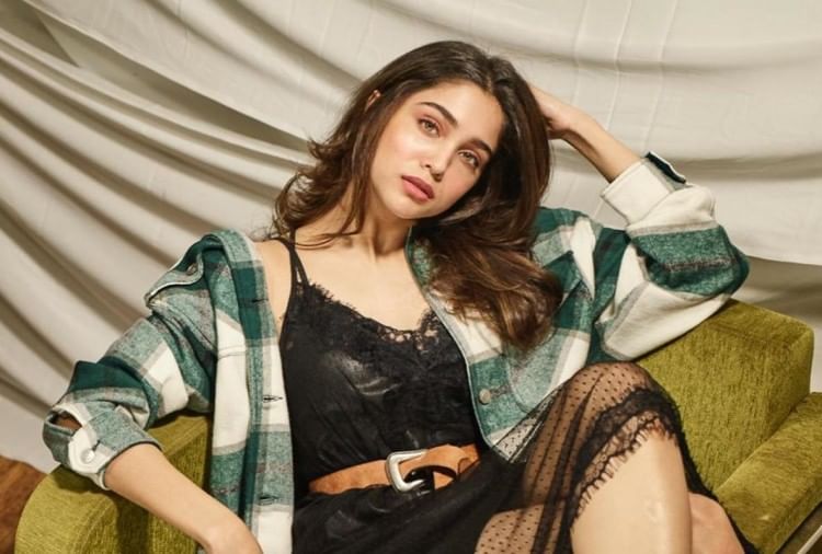 Sharvari Wagh:नाचने से बढ़िया कोई वर्कआउट नहीं, कहा- चाहिए बस एक गाना ...