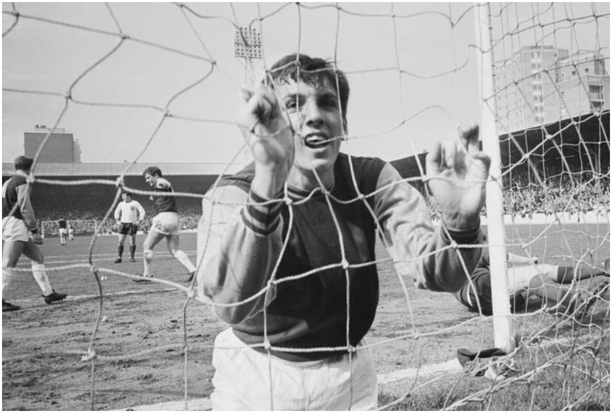 इंग्लैंड के विश्व कप विजेता फुटबॉलर पीटर्स का 76 साल की उम्र में निधन ...