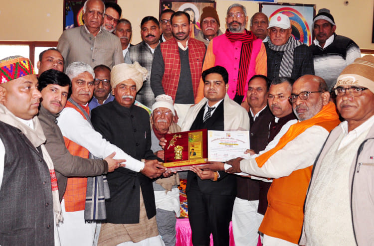 Vinesh And Deepa Saini Honored As Judges - Saharanpur News - जज बने ...