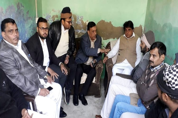 Bijnor Violence, Bsp Mp Malook Nagar Met To Victim Family Members ...