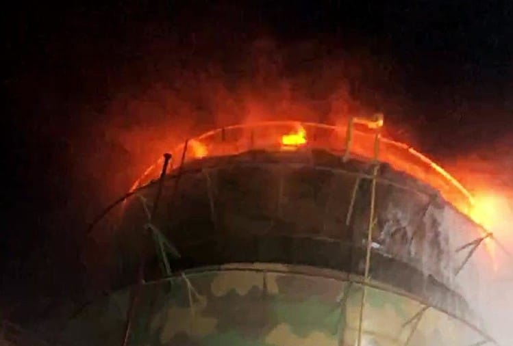 गुजरात :कांडला बंदरगाह के पास मेथेनॉल की टंकी में लगी आग, चार की मौत ...