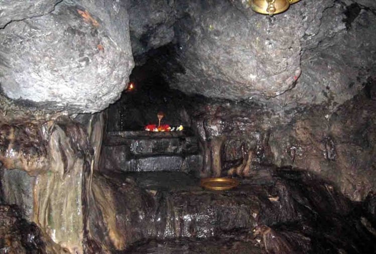 Shiva Gufa In Mata Vaishno Devi Dham Closed Due To Rock Falls - Amar ...