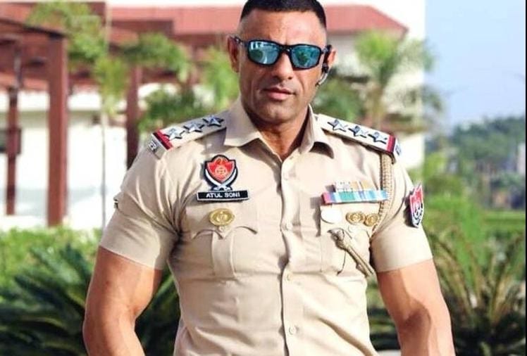 एक डीएसपी, जो अपनी फिटनेस और 'दबंगई' को लेकर है चर्चा में, लोग कहते हैं ...