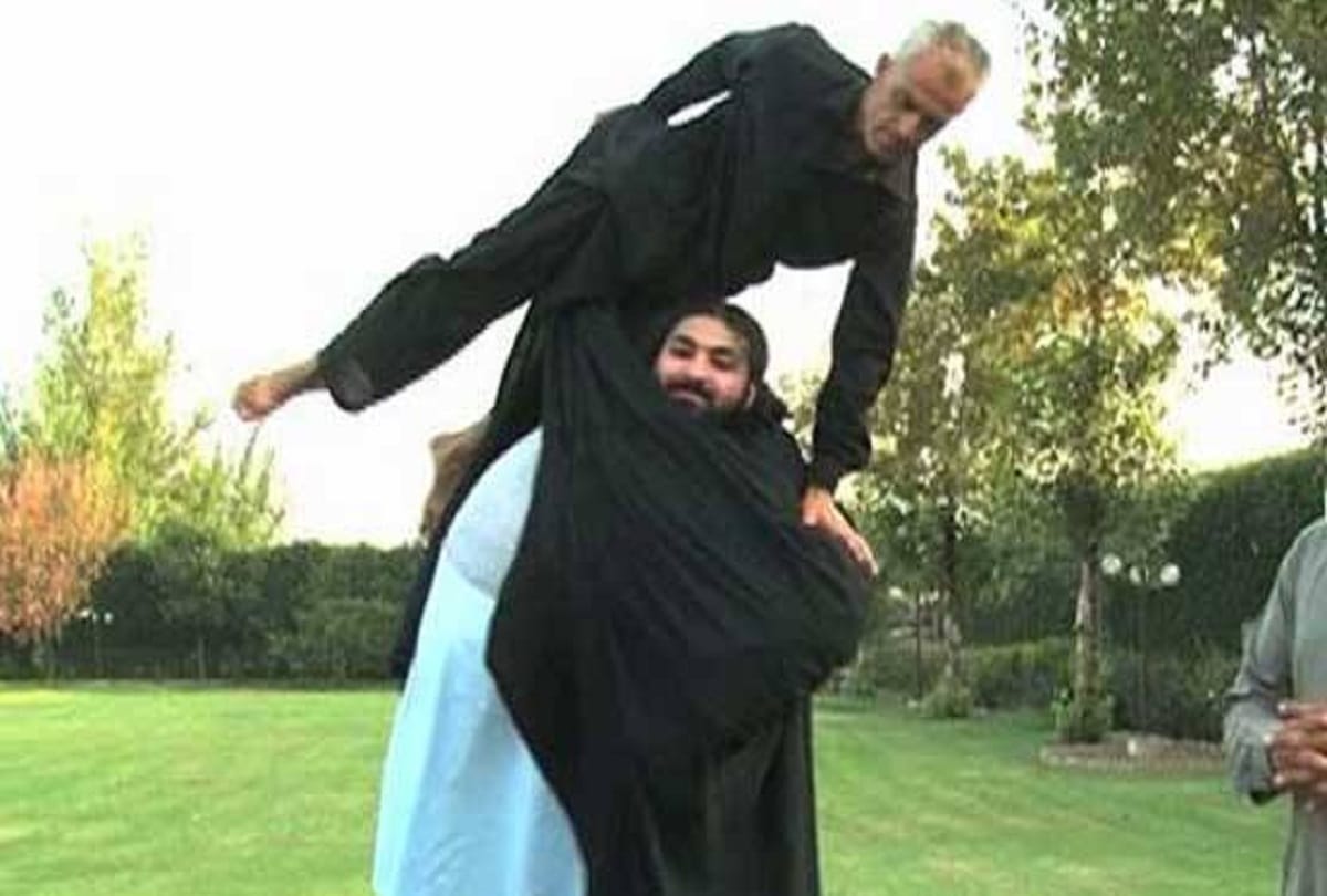 444 Kg Pakistani Hulk Arbab Khizer Hayat Is Looking For Love Whose ...