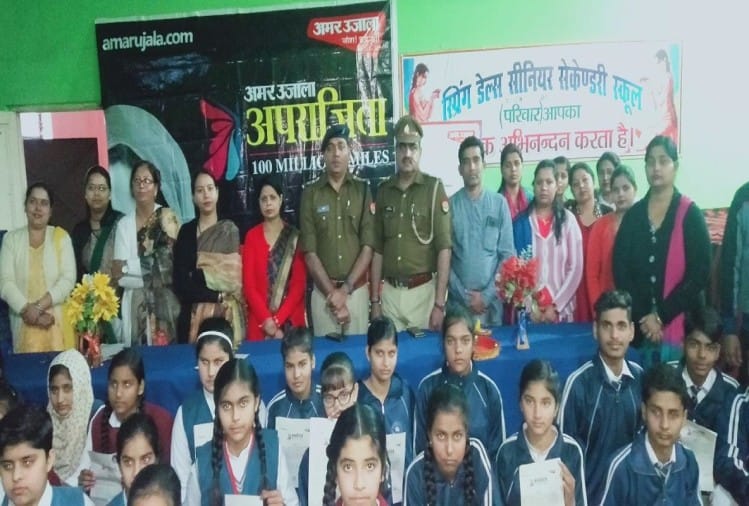 पुलिस की पाठशाला:अधिकारियों ने छात्र-छात्राओं के हर सवाल का दिया जवाब ...