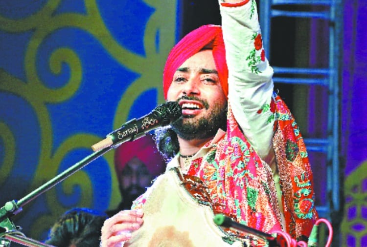 Famous Punjabi Singer Satinder Sartaj Is Praising The Beauty Of ...