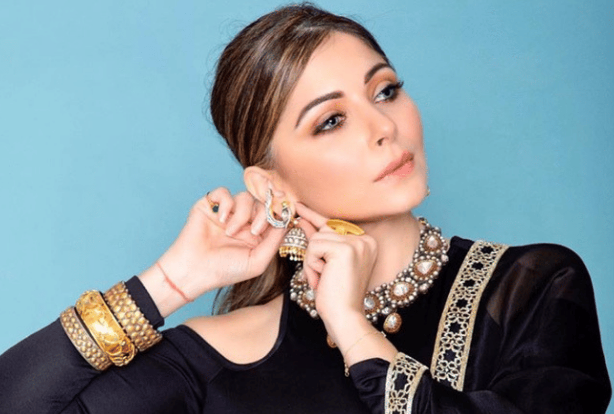 Singer Kanika Kapoor Wore Mint Green Lehenga For Mehendi Ceremony See ...