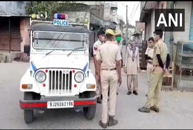 राजस्थान सेक्स रैकेट पर दबिश देने पहुंची पुलिस पार्टी हमला चार युवक