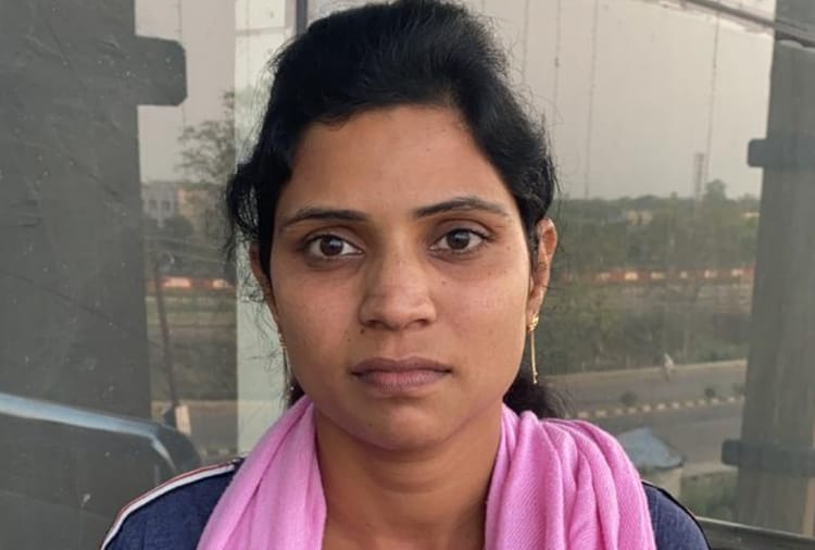 Doctors, Nurses And Other Staffs Of Ram Sagar Mishra Hospital Are Performing Their ...