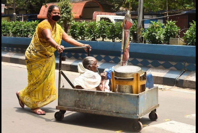 कोरोना संक्रमण और लॉकडाउन के बीच घरों में काम करने वालों को लेकर छिड़ी ...