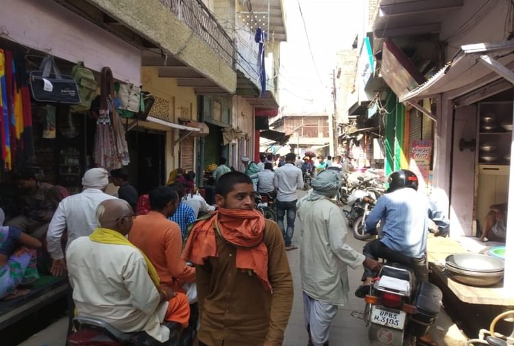 Lockdown 4.0:मथुरा देहात में खुले बाजार, दुकानों पर खरीदार, सामाजिक ...