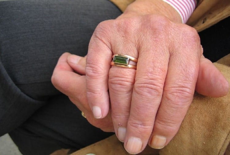 लंबी अनामिका उंगली वाले पुरुषों में कोरोना से मरने का खतरा बहुत कम:शोध ...