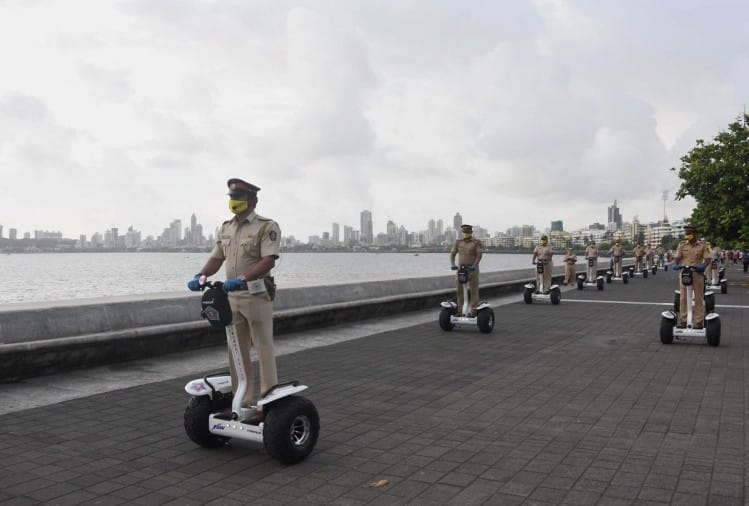 मुंबई पुलिस हुई और आधुनिक, अब इलेक्ट्रॉनिक सेगवे से करेगी पेट्रोलिंग ...