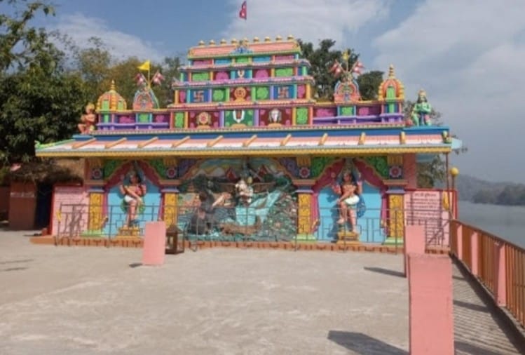 प्रकृति की गोद में स्थित है 'त्रिवेणी धाम', नेपाल की गरिमा को दर्शाता ...