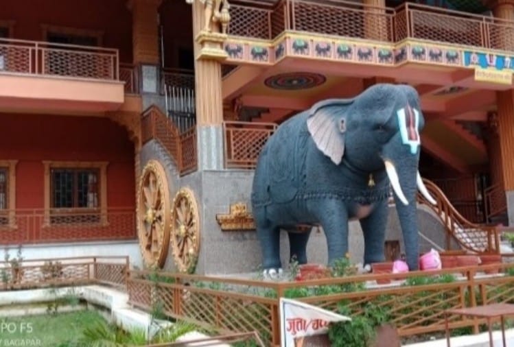 प्रकृति की गोद में स्थित है 'त्रिवेणी धाम', नेपाल की गरिमा को दर्शाता ...