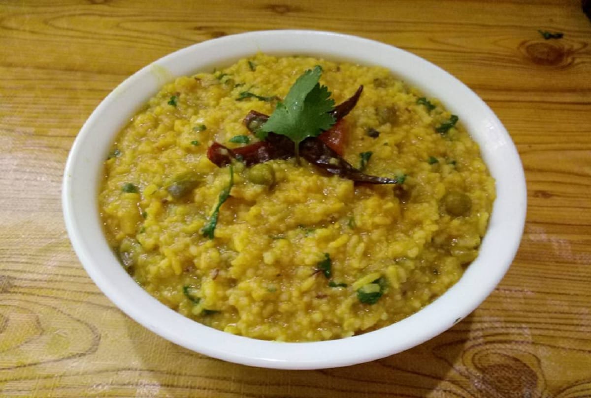 Khichdi Recipe:खाना है कुछ हल्का तो झटपट बनाएं काठियावाड़ी खिचड़ी ...