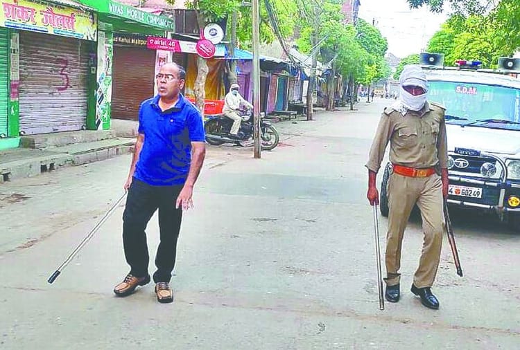 Corona Virus Live Update Total 12 And 10 Positive In Karhal - Amar ...