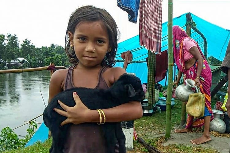 असम:दो गांवों के 12 हजार लोग 70 साल से बेघर, 1950 में ब्रह्मपुत्र ने ...