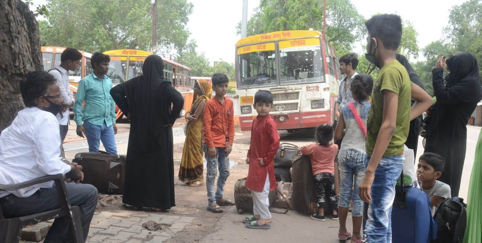Passengers Wandering Due To Roadways Buses Not Running - Banda News ...