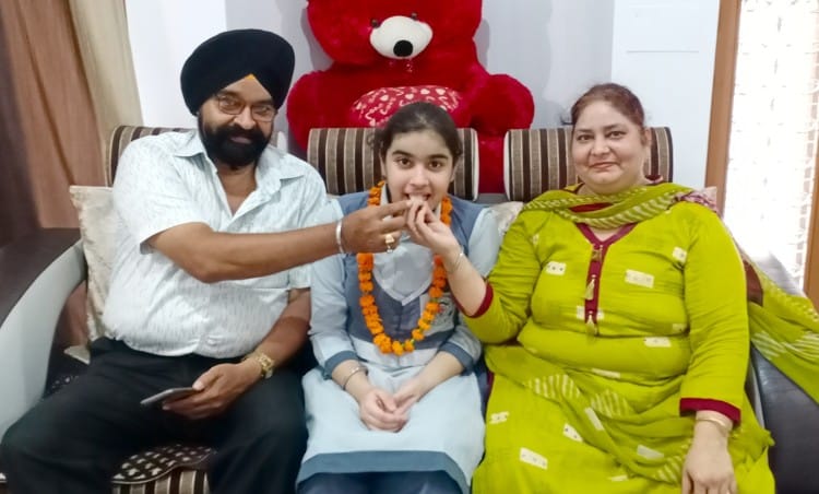 टॉपर्स की बातचीतः अधिवक्ता बनकर न्याय दिलाएगी नवनीश - Navneesh Will ...