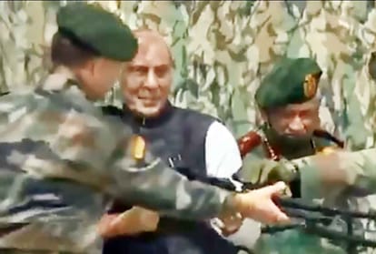 Pika Machine Gun Features, Defence Minister Rajnath Singh Inspects Pika ...