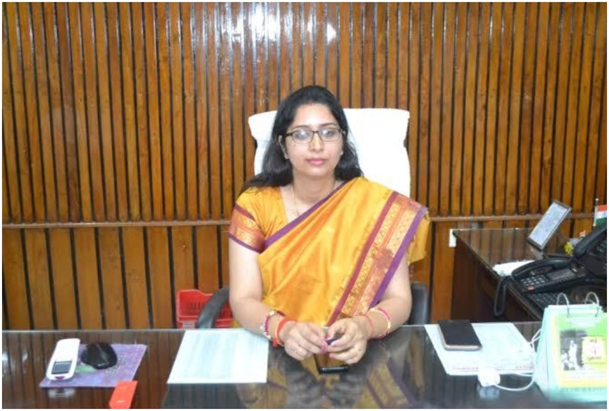 मुजफ्फरनगरः महिला आईएएस शैलजा शर्मा की गला दबाकर हत्या की कोशिश में पति ...