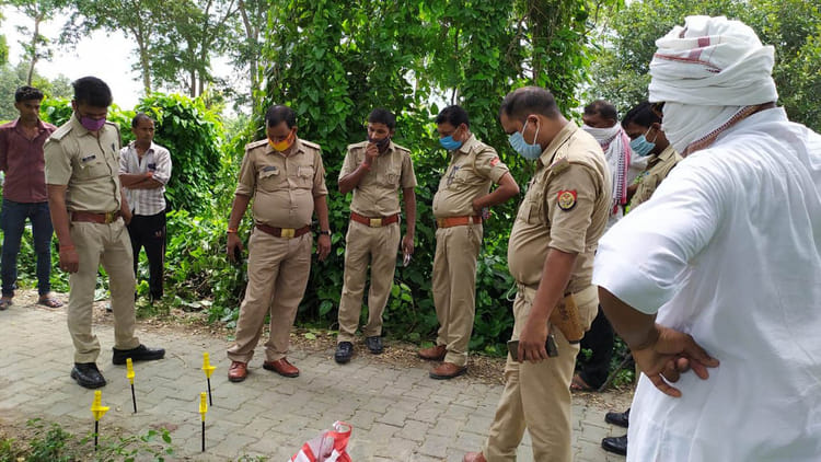 Police Took Dead Body From Burning Pyre - Kushinagar News - संदिग्ध ...