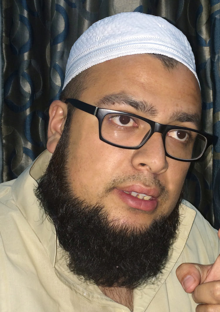 Poetry Of Poet Munawar Rana Is Condemnable, Apologize To Ulama: Gora ...