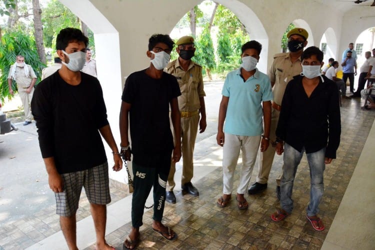 मुठभेड़ में लुटेरे गिरोह के चार सदस्य गिरफ्तार - Four Robber Gang ...
