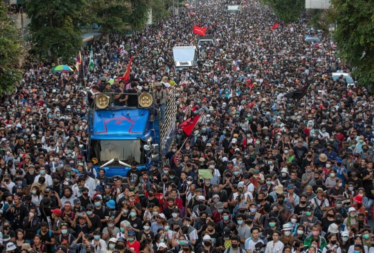 5 Most Weird Protest In The World - Amar Ujala Hindi News Live - दुनिया ...