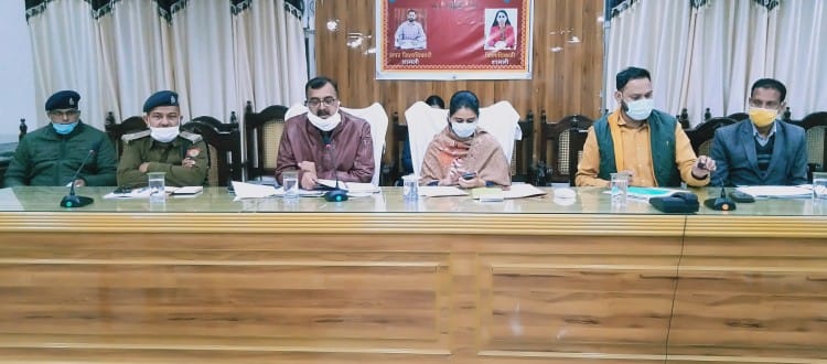 पोलिंग पार्टी कोई भी अतिथि सत्कार स्वीकार न करें :डीएम - Polling Party ...