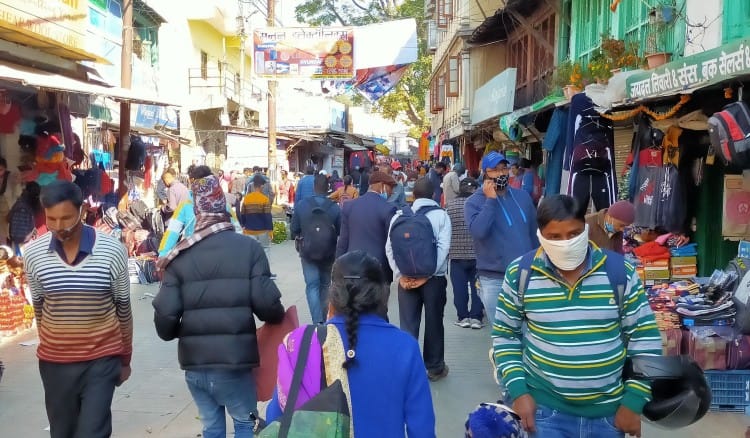 बाजारों में कम रही चहल पहल - Almora Bazar - Almora News