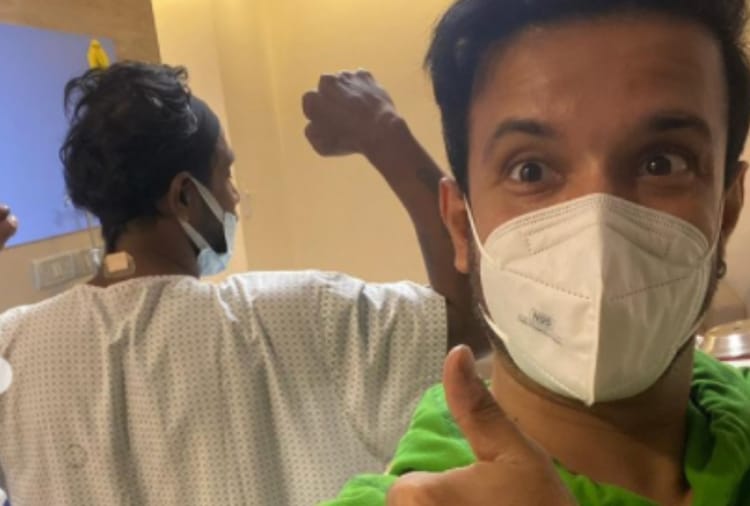 Remo Dsouza Poses In Hospital Post Suffering Heart Attack Aamir Ali ...