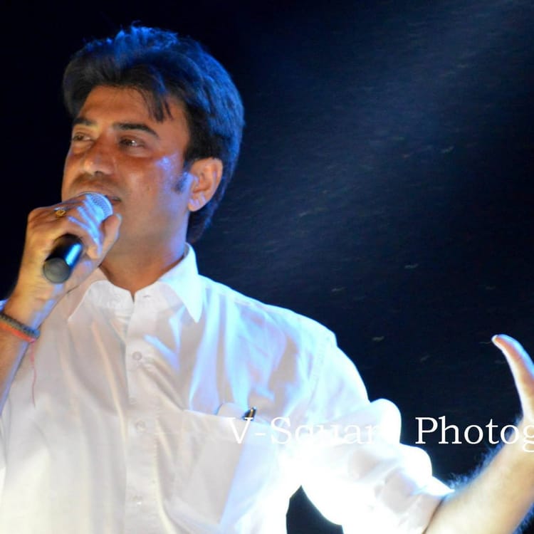 Avinash Tripathi Poem On New Year - Amar Ujala Kavya - यह साल नहीं एक रात थी, अंधियारा हर ओर था ...