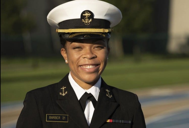 अमेरिका:पहली बार अश्वेत महिला सिडनी बार्बर को दी गई नौसेना अकादमी की ...