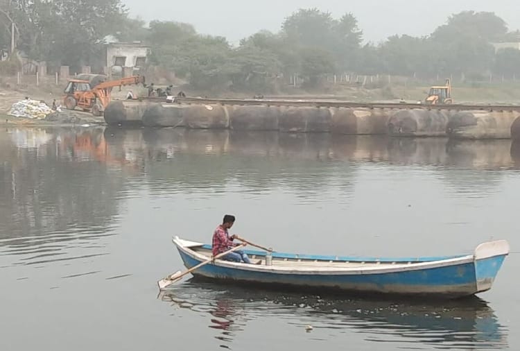 Kumbh Mela 2021 In Vrindavan Up News: Pantoon Bridge Over River Yamuna ...