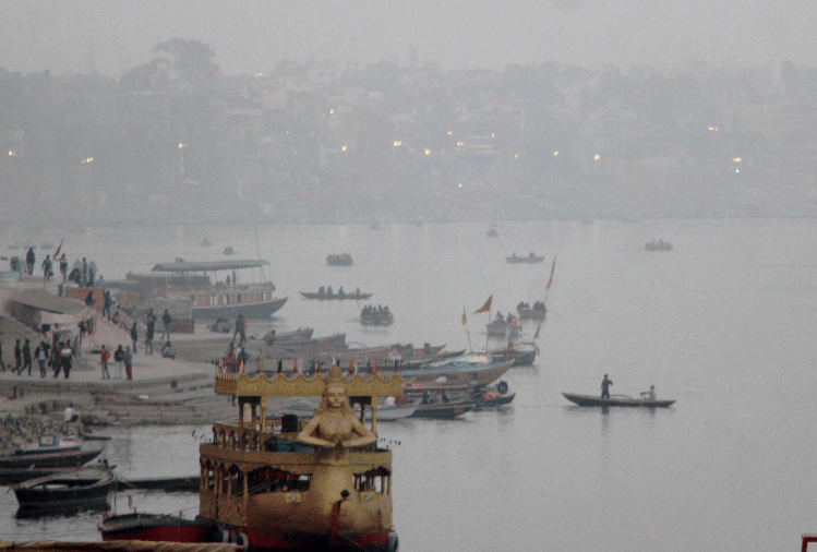 Varanasi Weather:बर्फीली हवाओं ने ठिठुराया, शीतलहर की दस्तक, अभी ऐसे ही ...