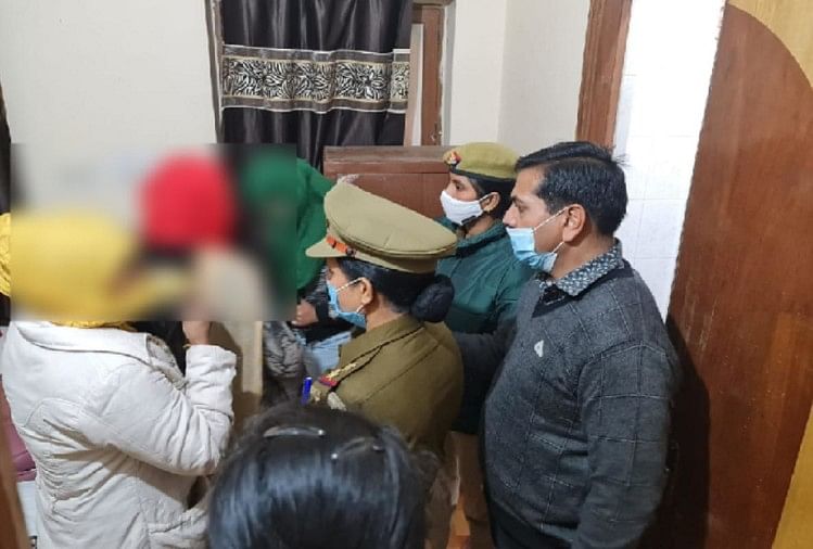 Up News Sex Racket Has Busted In A Hotel At Meerut City Of Uttar Pradesh And See Photos Amar