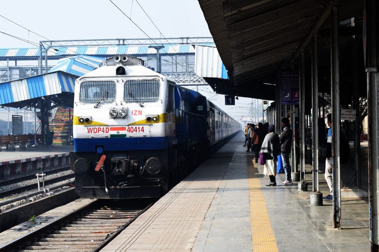 Triveni Express Starts - Shahjahanpur News - स्पेशल ट्रेन के रूप में ...