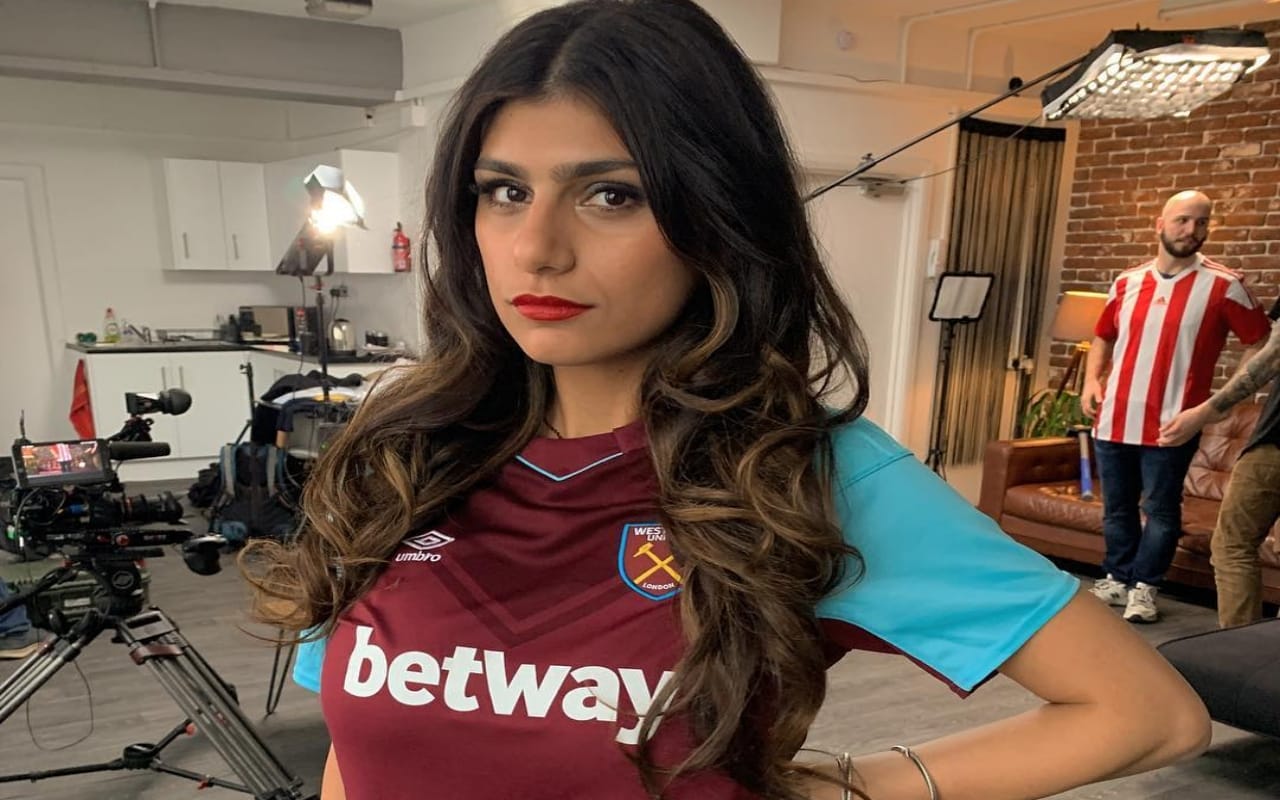 आलोचना के बाद मिया खलीफा ने किसान प्रदर्शन का फिर किया समर्थन - Mia Khalifa Tweet On Farmer ...