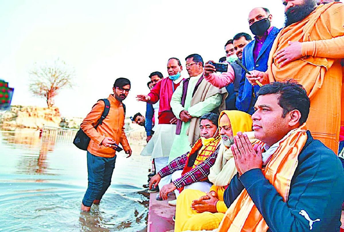 Vrindavan Kumbh: Minister Sri Kant Sharma Poja Yamuna Jal Adg Visits ...