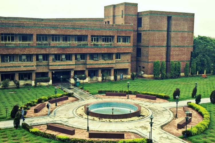 Dtu:डीटीयू के छात्र को 1.84 करोड़ रुपये का पैकेज, उपराज्यपाल वीके ...